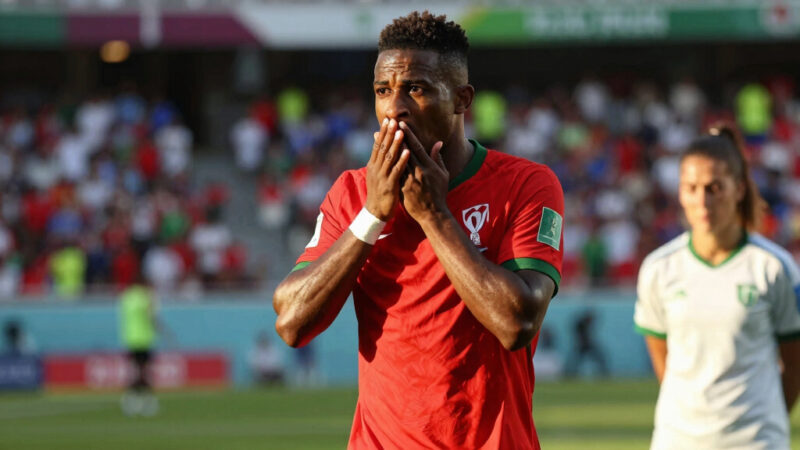 🤦 Learnt nothing from Vini Jr.: World Cup star sees red, hand over ...
